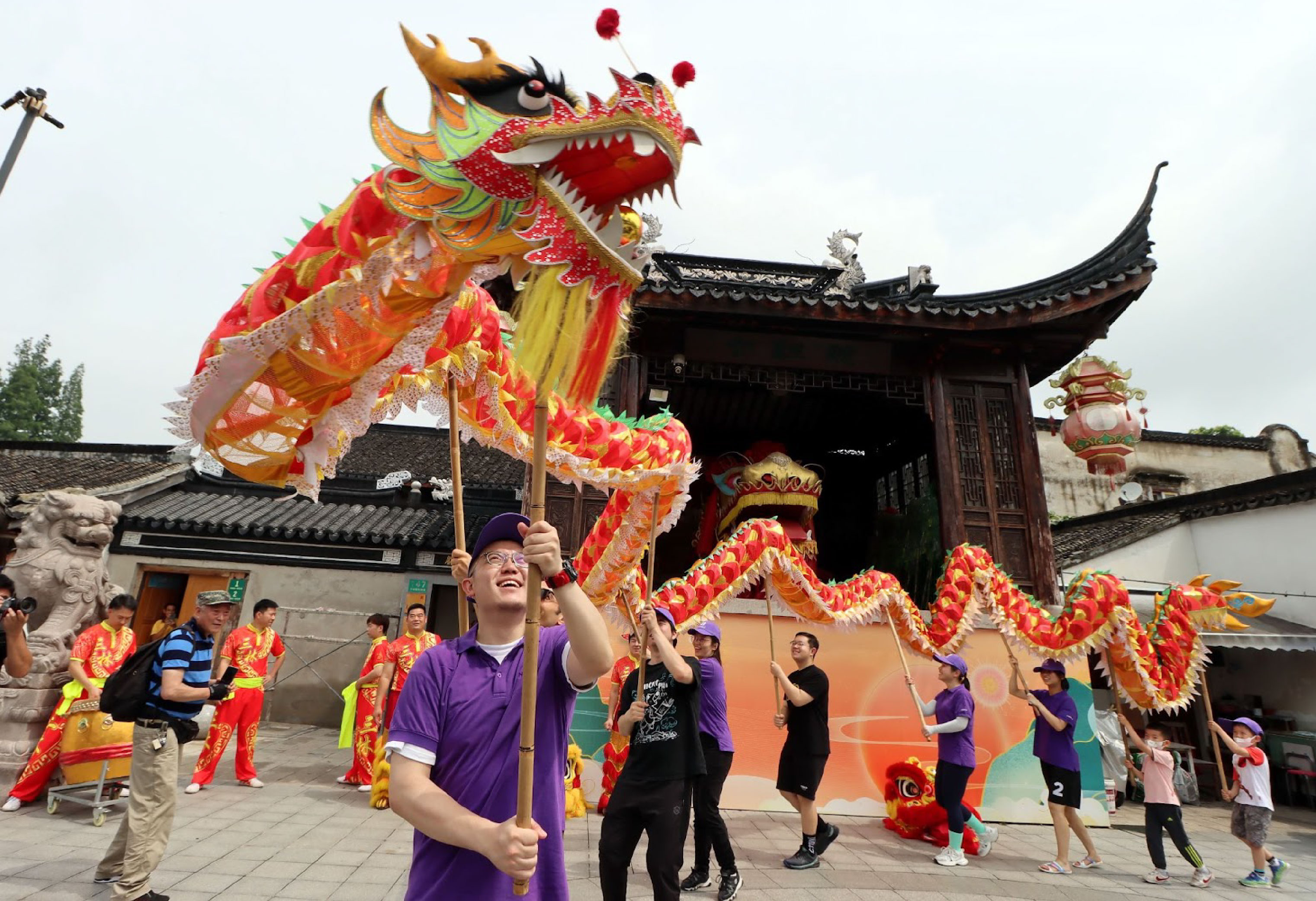 NYU Shanghai Joins Local Dragon Boat Festival Celebrations | NYU Shanghai